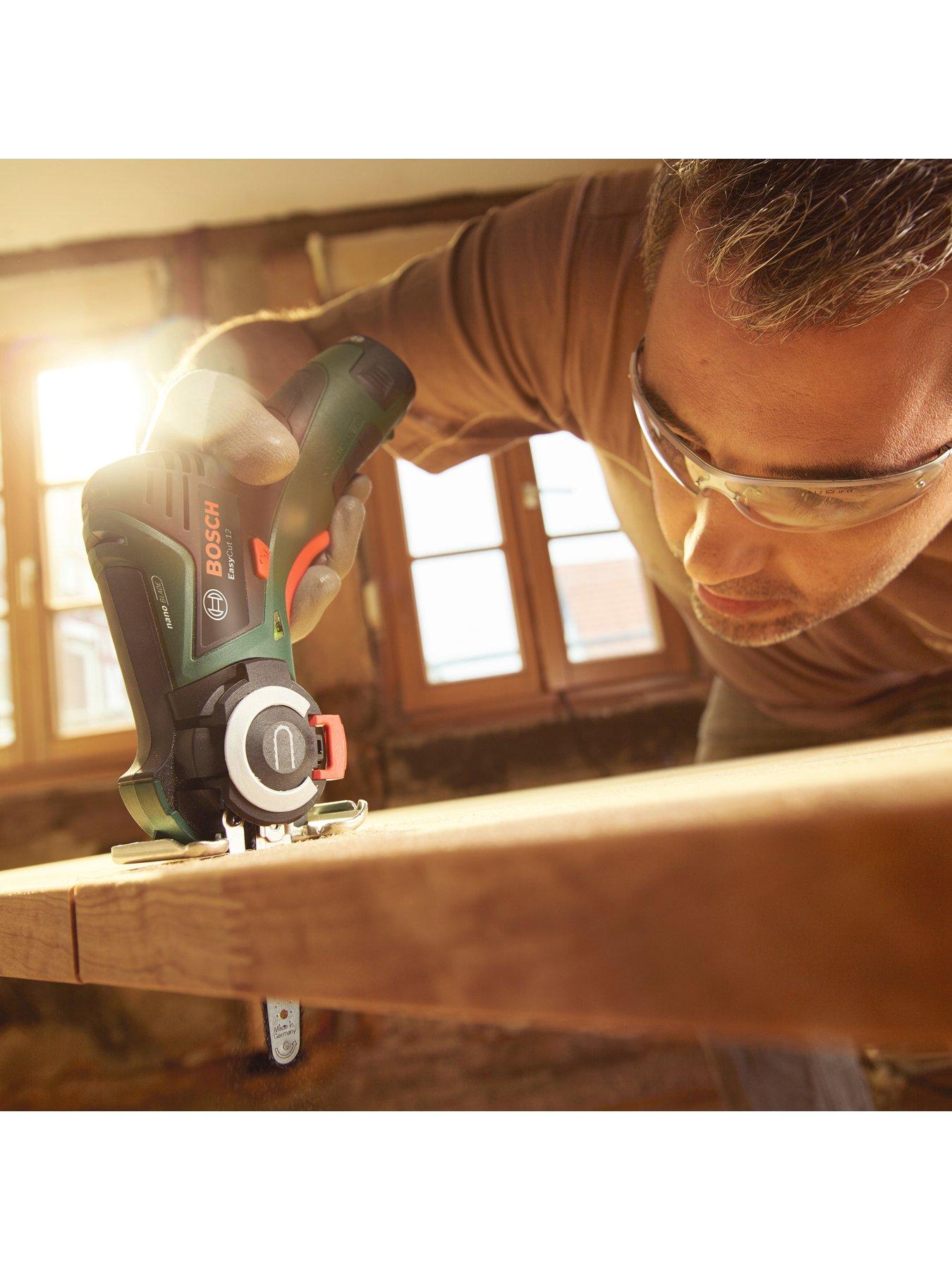 Bosch EasyCut 12 Saw 1 x 2.5AH Very