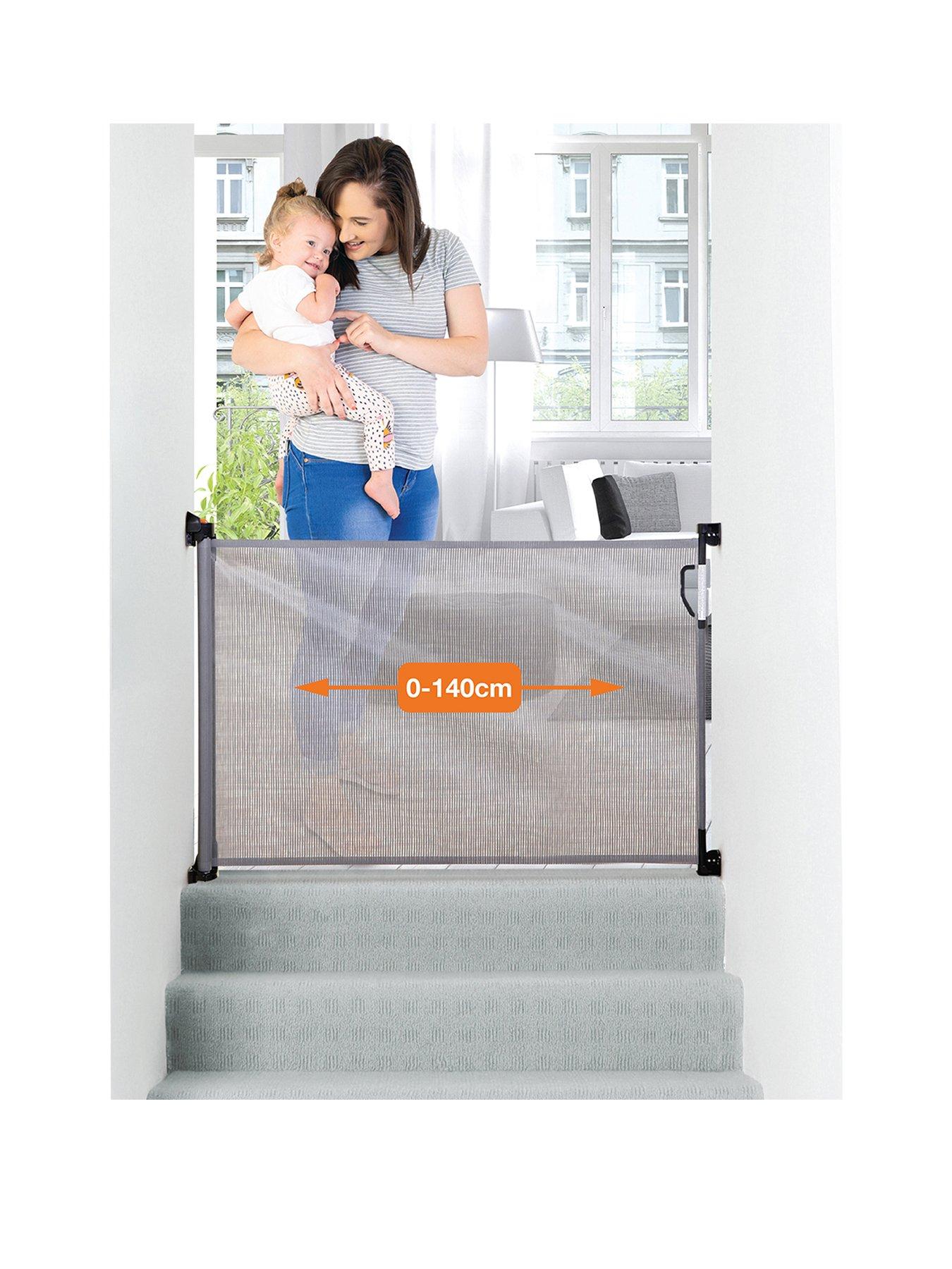 Dreambaby Retractable Relocatable Gate (Fits Gaps 0-140cm) - Grey/Mesh ...