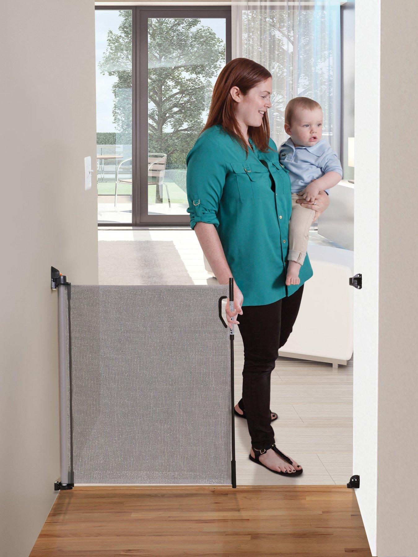 Dreambaby Retractable Relocatable Gate (Fits Gaps 0-140cm) - Grey/Mesh ...