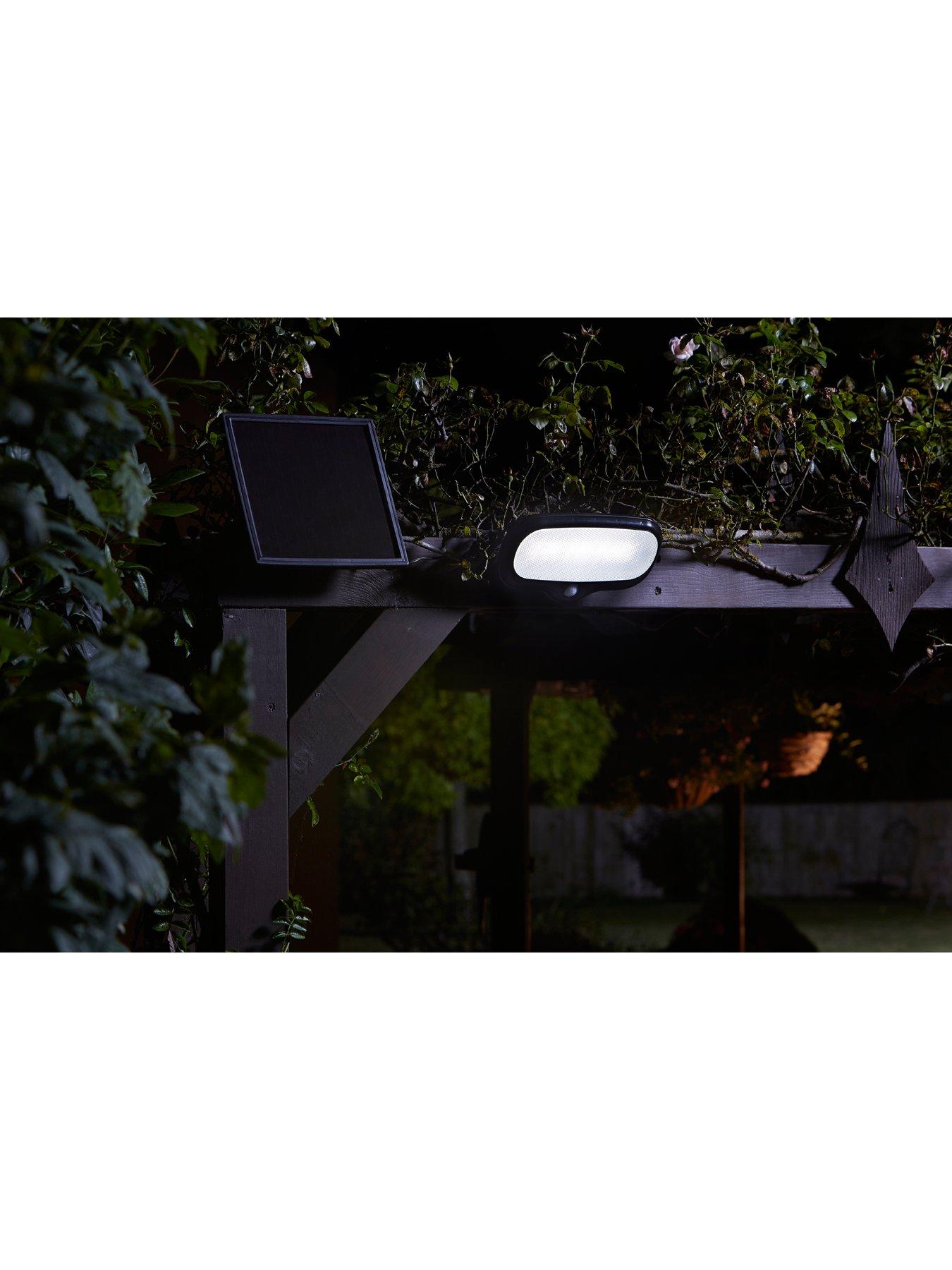 Smart Solar PIR Solar Security Floodlight 500 Lumen Output | Very