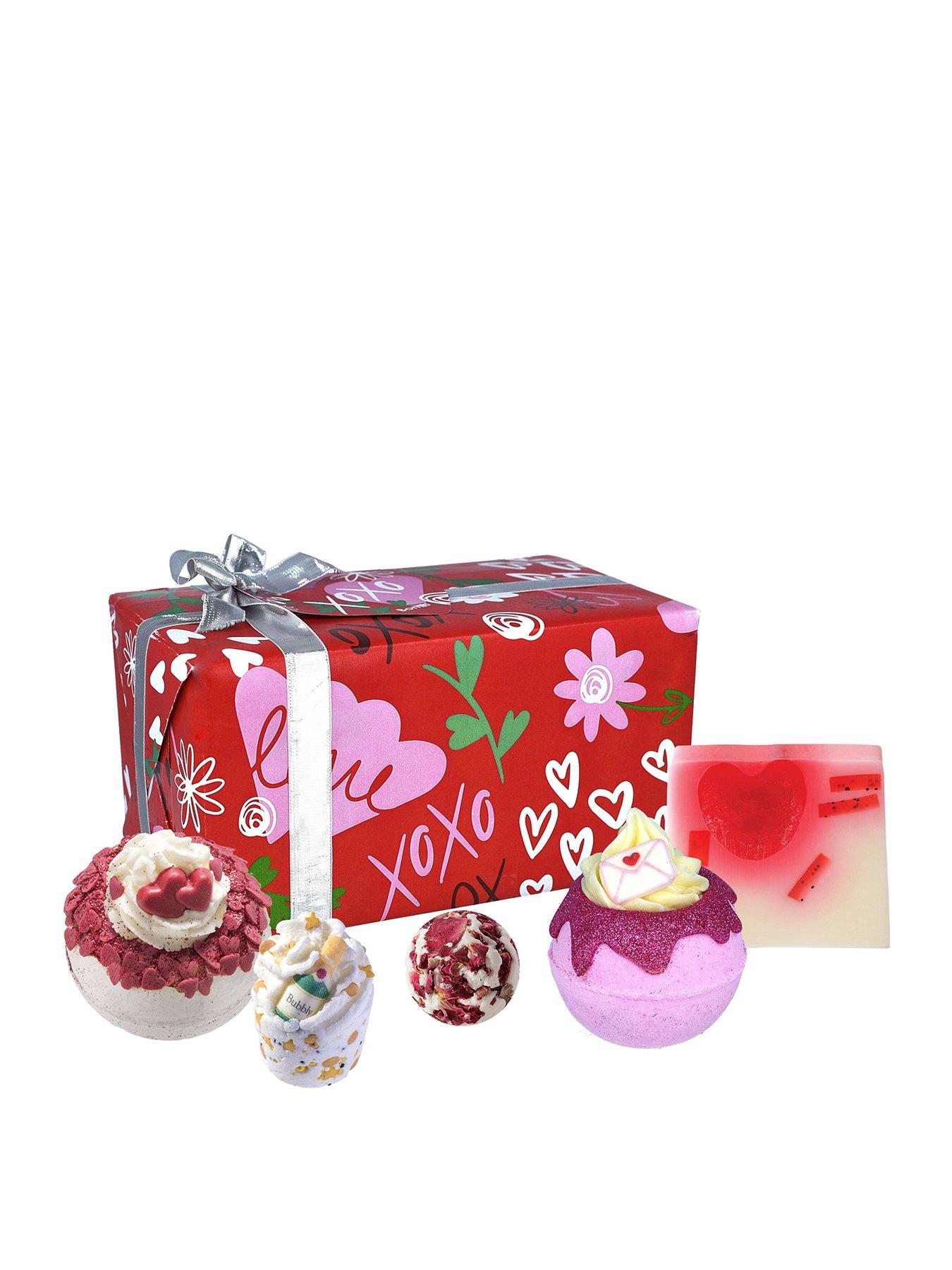 Bomb Cosmetics XOXO Hugs & Kisses Bath Bomb Gift Set | Very