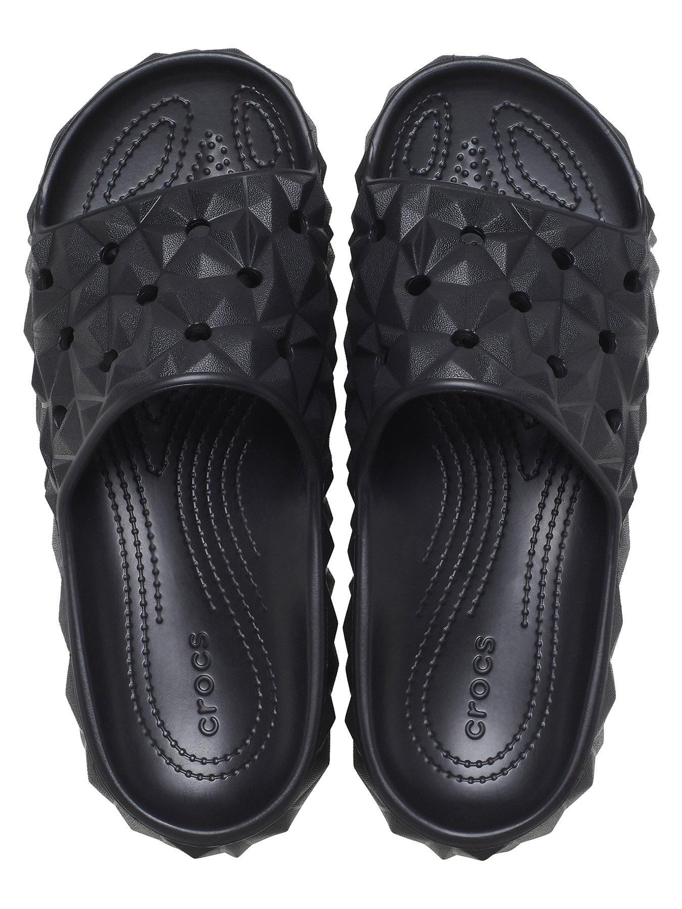 Crocs Classic Geometric Slide V2 - Black | Very