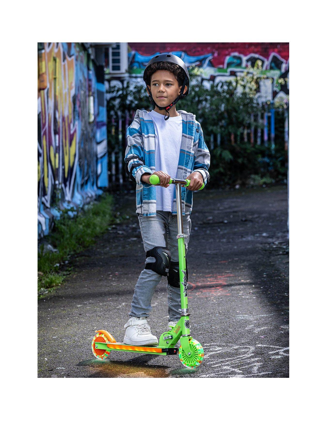XOOTZ Wild Rider LED Scooter - Green Tiger | Very