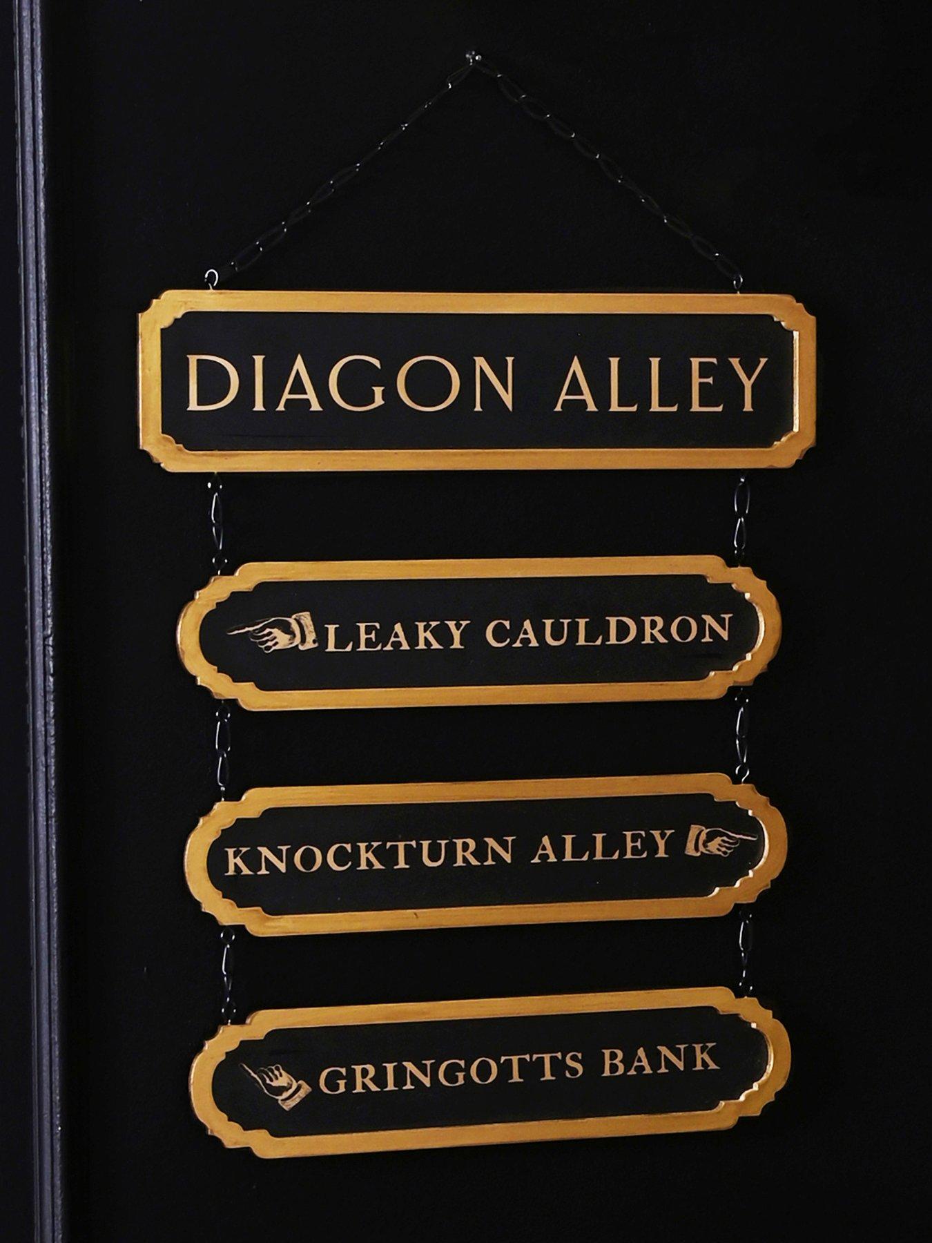 Warner Bros Harry Potter Alumni Diagon Alley Street Sign. | Very