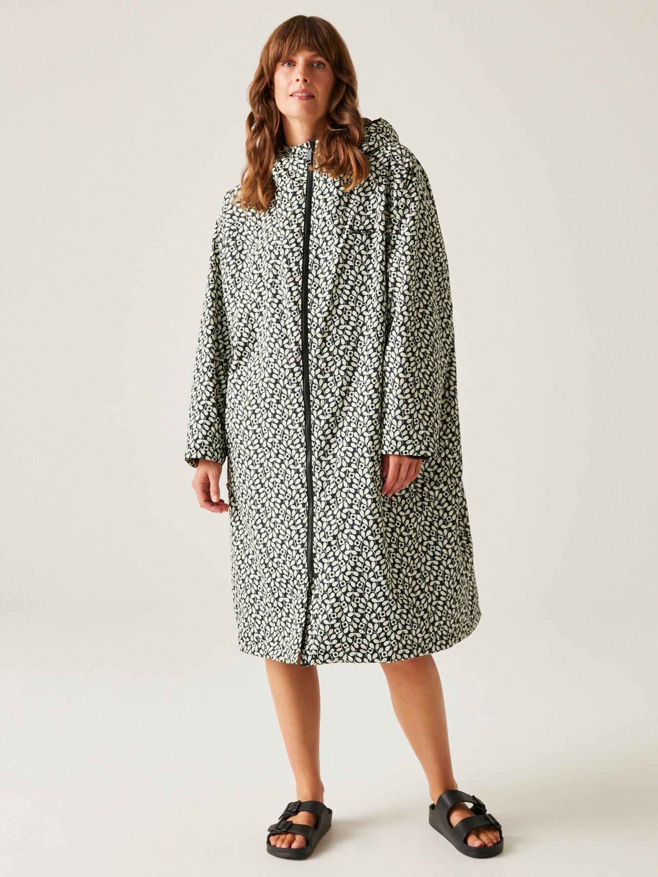 Regatta Womens Orla Waterproof Changing Robe - Black | Very