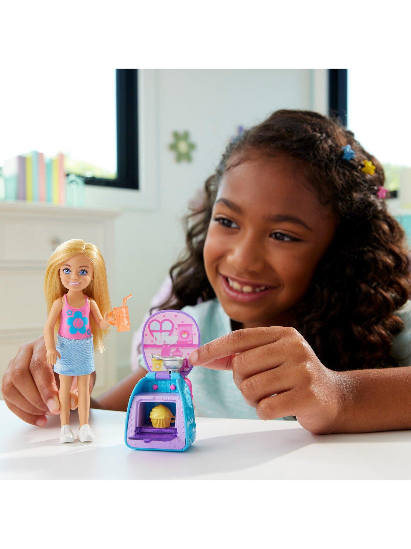 Barbie Family & Friends Chelsea Cupcake Baking Backpack Chelsea Doll ...