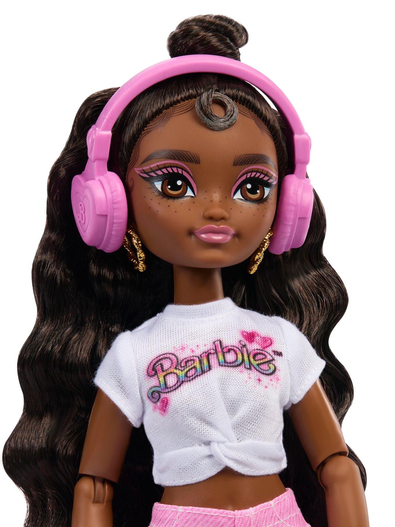 Barbie Dream Besties Barbie 'Brooklyn' Roller Skating Fashion Doll with ...