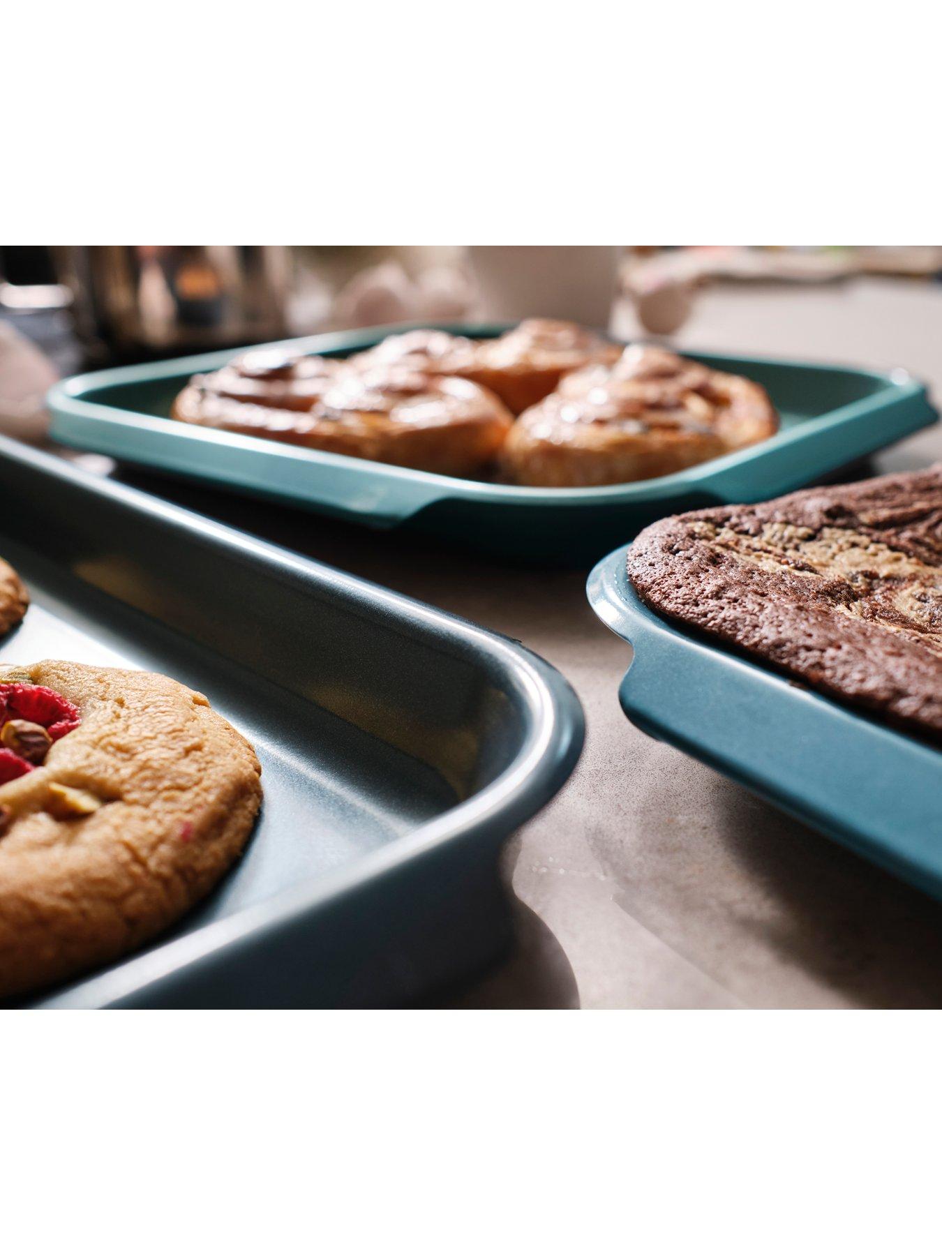 Joseph Joseph Nest Bake Non Stick 3 Piece Baking Tray Set | Very