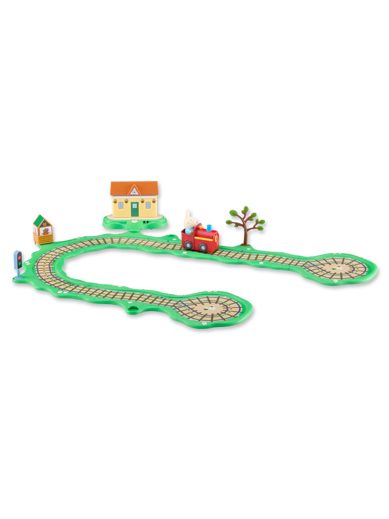 Peppa Pig Whizz Around Clickety Clack Train Set | Very