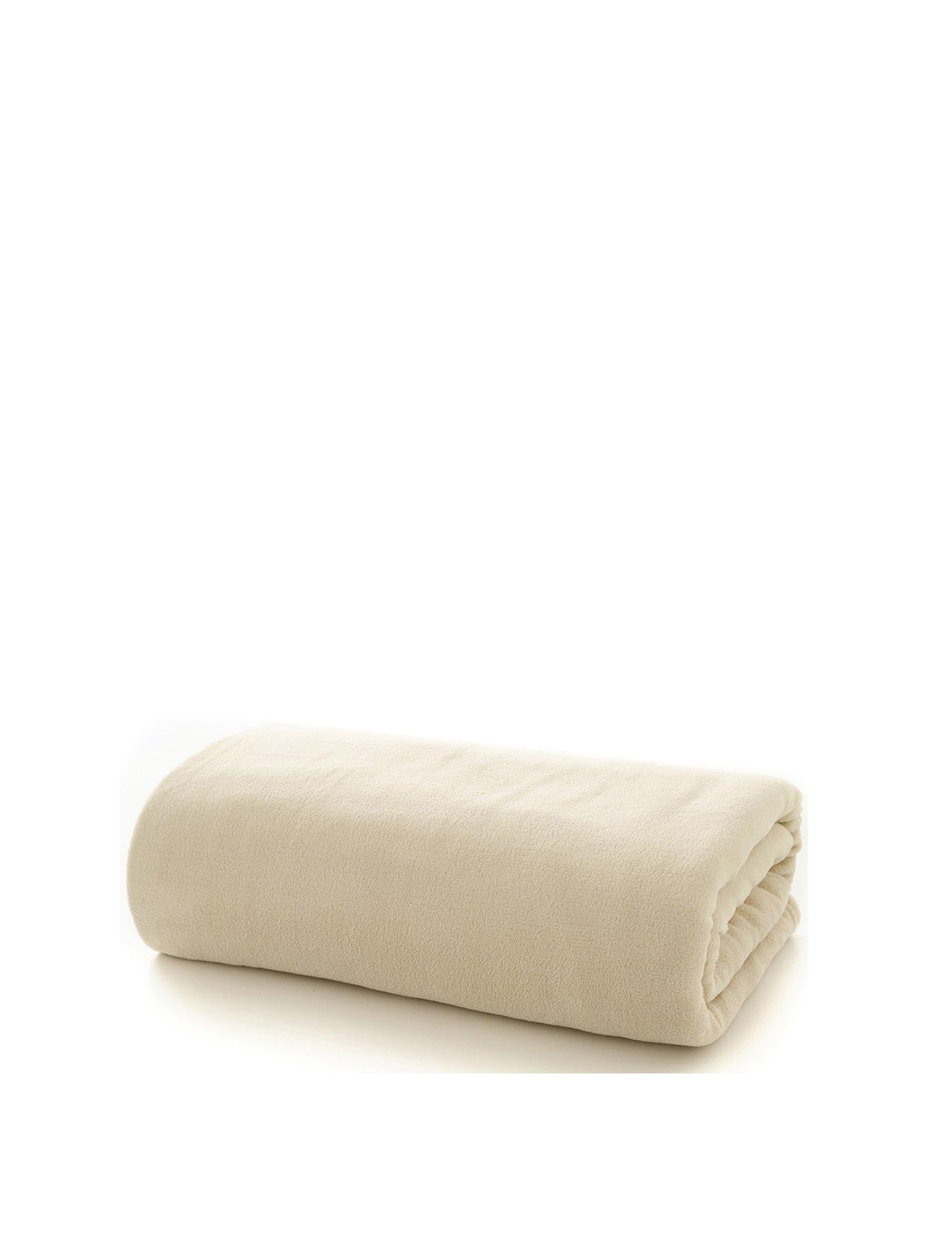 Deyongs The Big One - Fleece Throw 230x270cm | Very