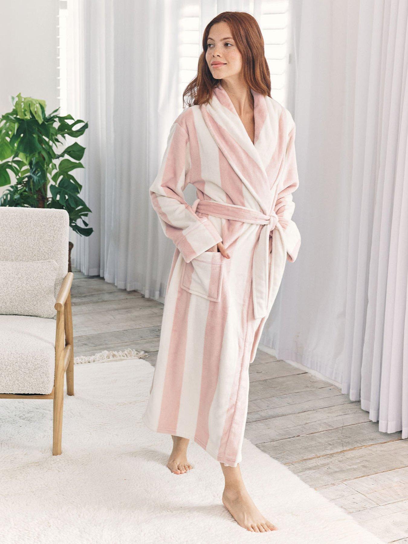 CHELSEA PEERS Shaul Maxi Dressing Gown In Sealskin Fleece - White | Very
