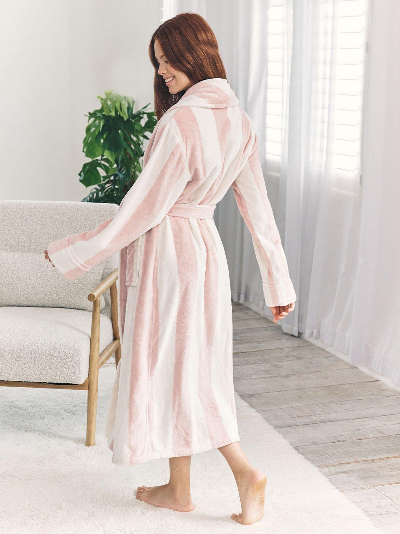 CHELSEA PEERS Shaul Maxi Dressing Gown In Sealskin Fleece - White | Very