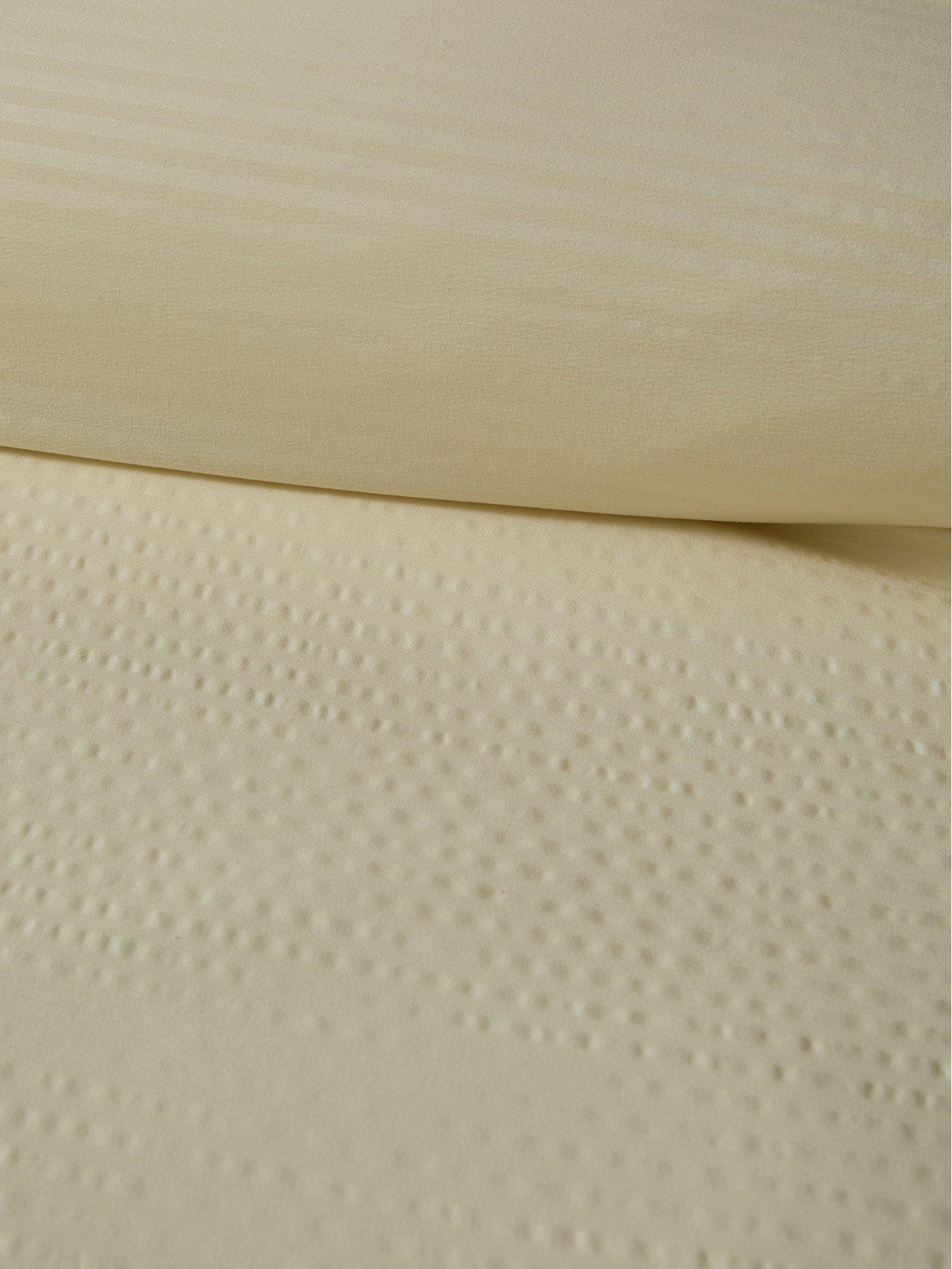 The Very Collection Super Soft Seersucker Stripe Duvet Set With Frill ...